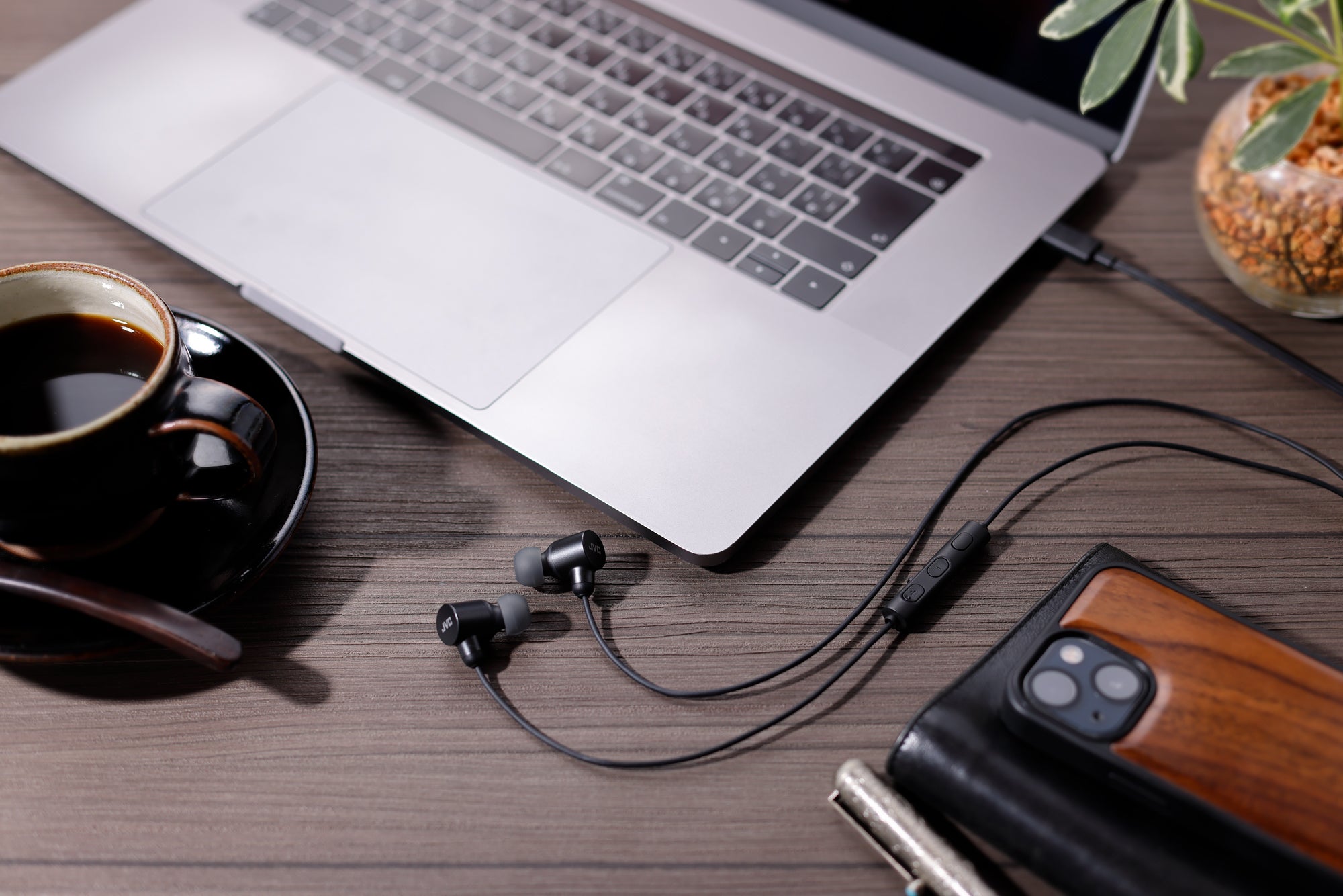 JVC Gumy Wired Earbuds: Crisp Sound, Comfortable Fit – JVCSHOP USA